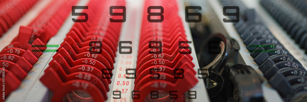 numberic eye examination chart with trial lenses in tray box Stock ...