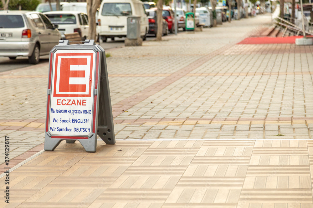 Foto de Alanya, Turkey - 23 Aug 2020: Eczane sign with multi lingual ... Foto de Alanya, Turkey - 23 Aug 2020: Eczane sign with multi lingual ...