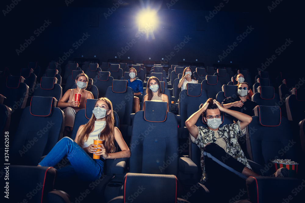 Foto de Cinema, movie theatre during quarantine. Coronavirus pandemic ...
