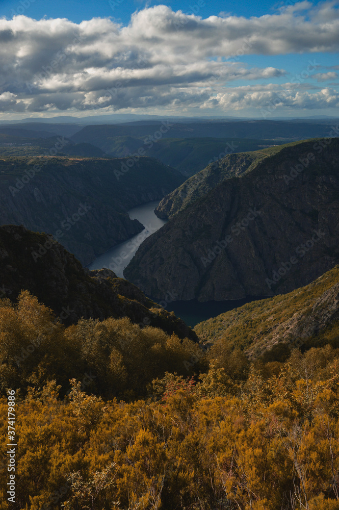 fotos del rio Sil en la Ribeira Sacra en galicia Orense ; Lugo ...