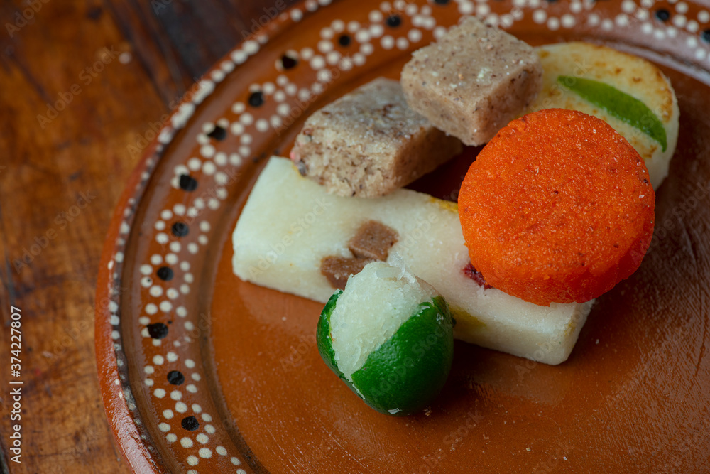 Cocadas dulces mexicanos tradicionales de coco leche y azúcar frutas ...