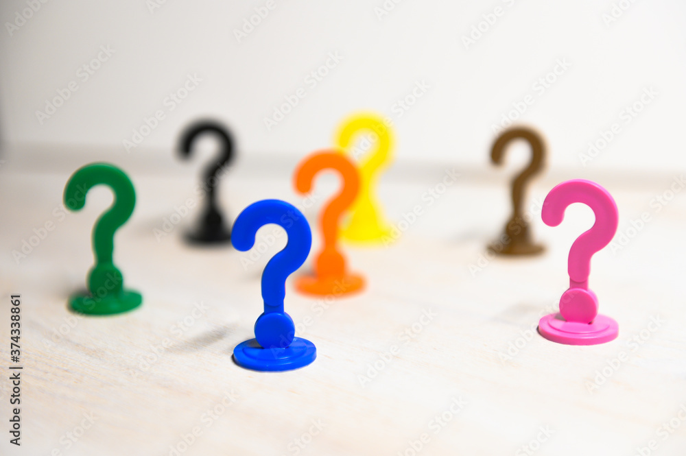 Problem solving and leadership illustrated with play figures in ...