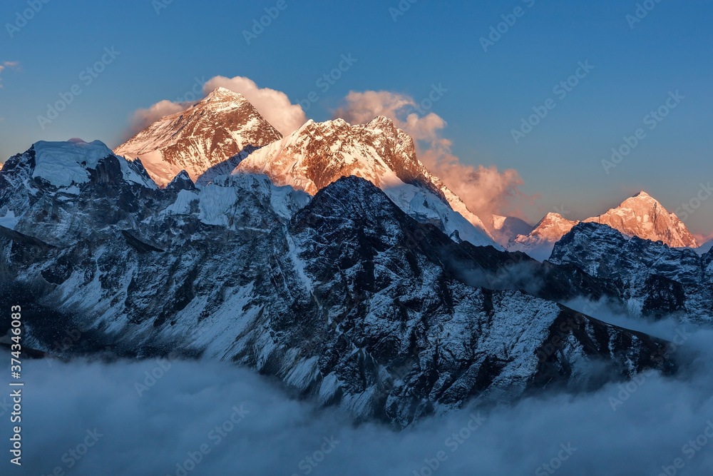 Stockfoto Mount Everest in clouds ocean. Everest and Makalu mountains ...