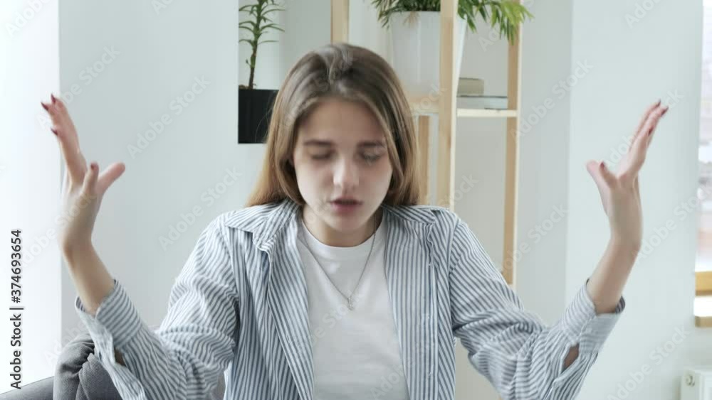 Video Stock Mind blown reaction of millennial girl expressing her shock ...
