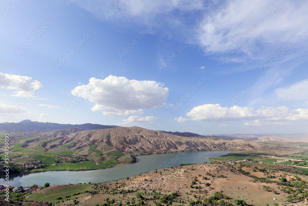 Foto de View of the Euphrates (Firat). It is the longest and one of the ...