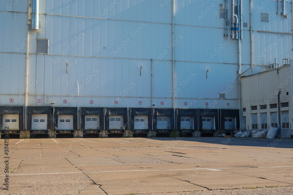 Dock shelter: place for unloading trucks, loading dock in a logical ...