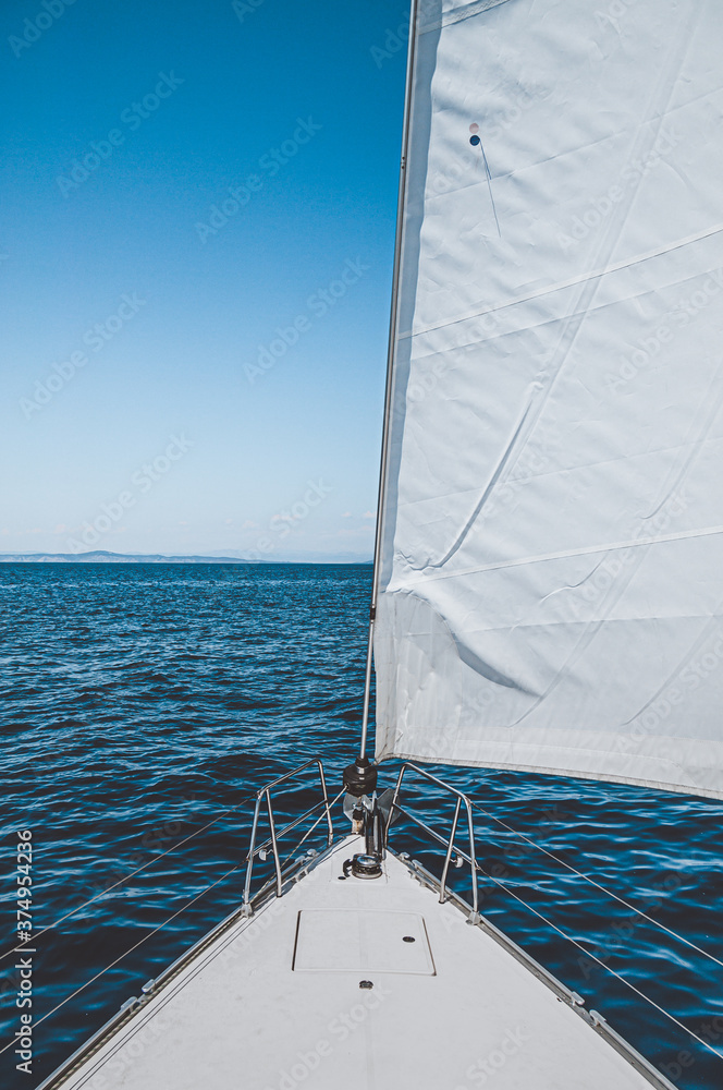 Fotografia do Stock: Sailing ship yacht with white sails in open sea ...