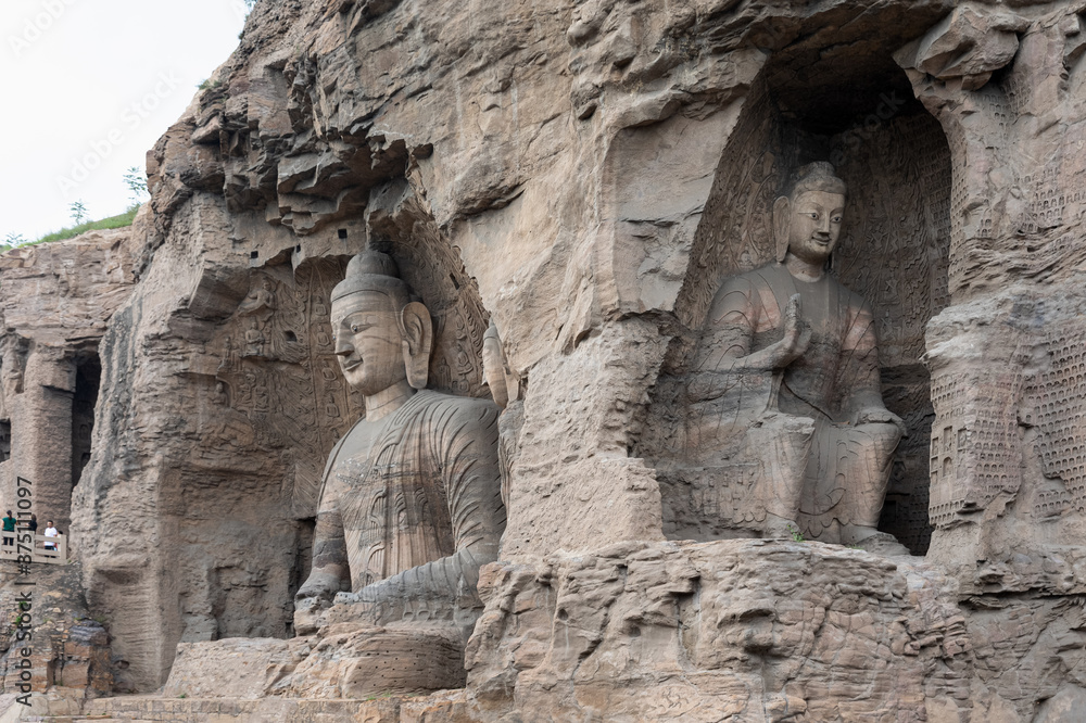 Seated Buddha statue in Cave 20 & caves in weast part at Yungang ...