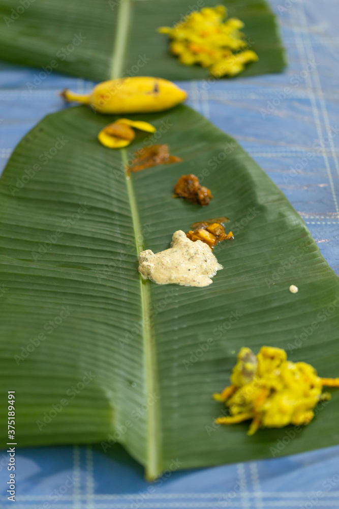 Foto de Traditional Kerala food laid out on a banana leaf during the ...