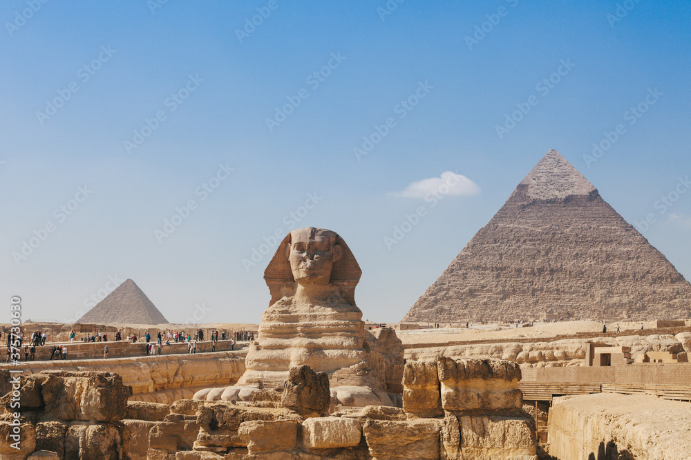 The sphinx and the great pyramid of Giza just outside of Chiro, Egypt ...