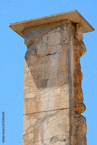 Plakat Trilingual cuneiform inscription in neo Elamite, Persian and ...