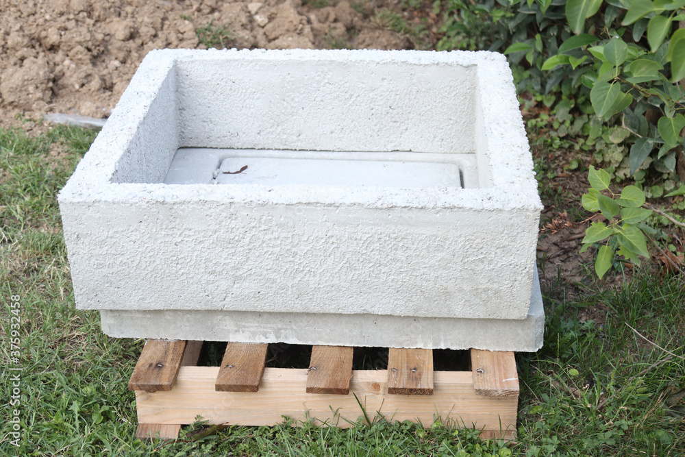 Square shaped concrete manhole extensions for building use foto de ...