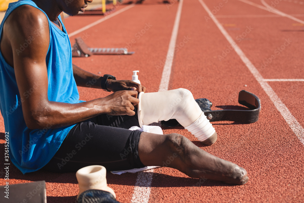 Black African American Male athlete wearing prosthetic leg on race ...