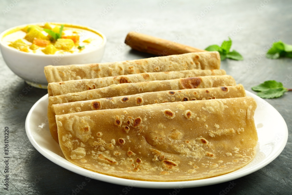 Homemade delicious chapthi chapati served with vegetable curry- Indian ...