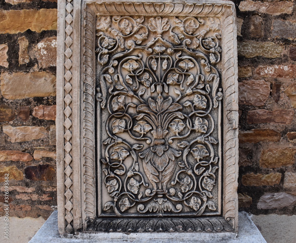 Designer pillar at Gujari Mahal Museum in Gwalior Fort Stock Photo ...