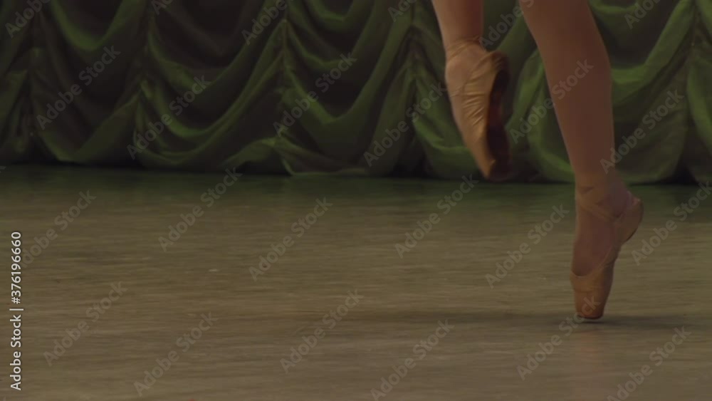 Stockvideo Graceful Movements of a Bballerina Ffeet. Ballerina's feet ...
