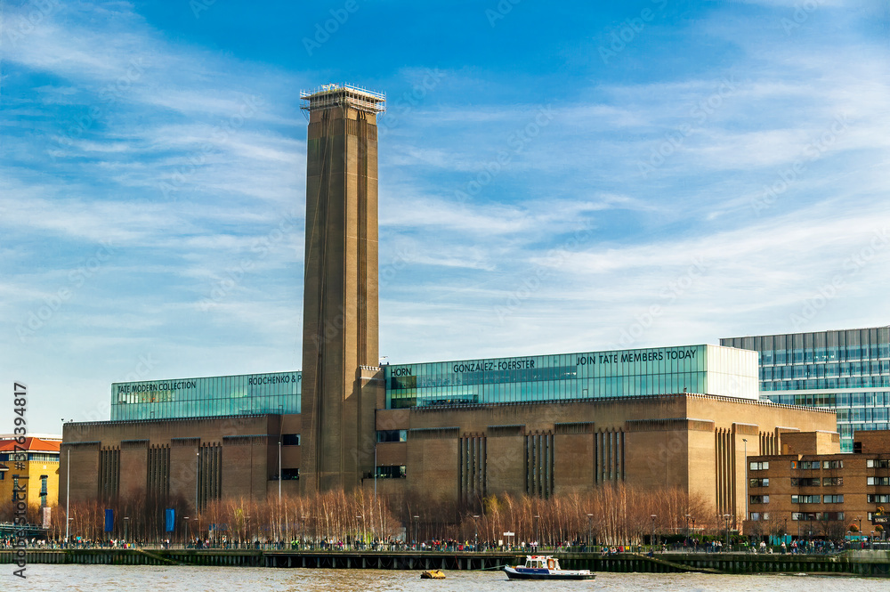 Foto de London, England, UK, March 15, 2009 : The Tate Modern national ...