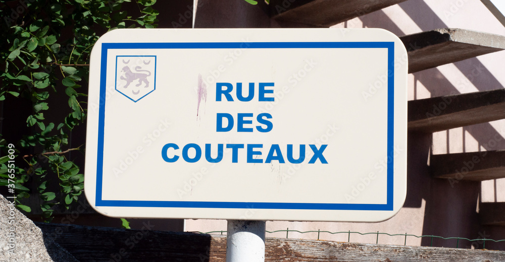 Foto de pancartes indiquant des noms de rues originaux et amusants do ...