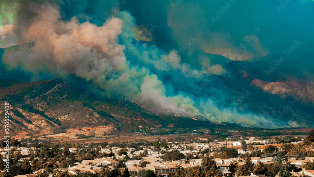 Yucaipa wildfire day 1 evening viewed from Yucaipa blvd Stock Photo ...