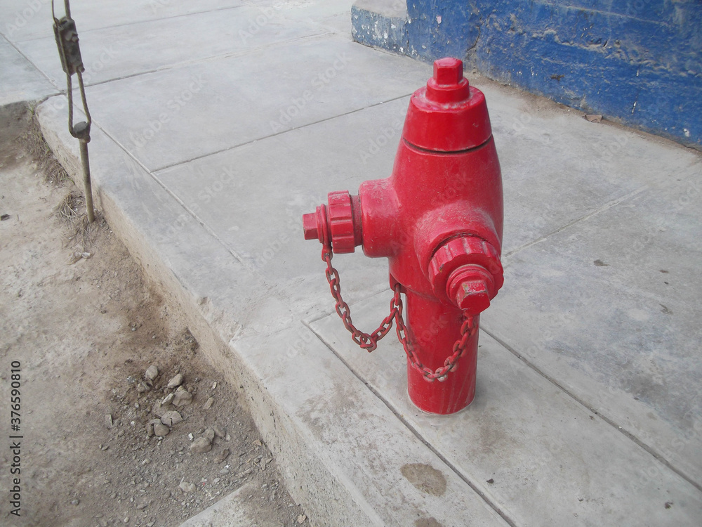 Hidrante rojo en calle. Toma de agua para bomberos. Stock Photo | Adobe ...