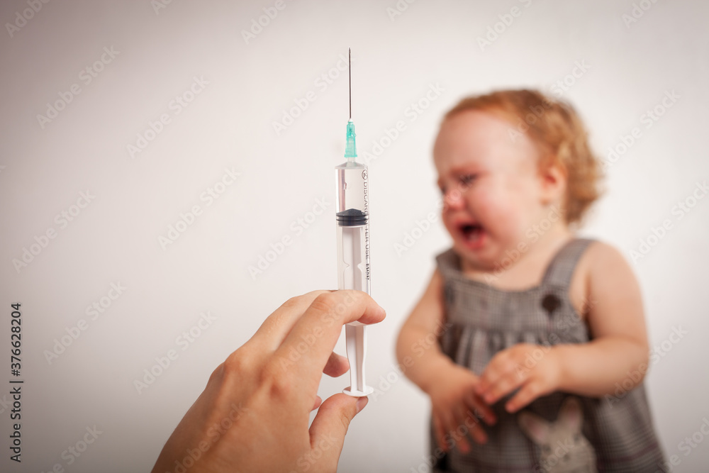 The child is afraid of a syringe, the girl yells and does not want to ...