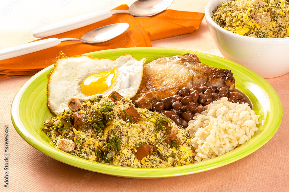 prato feito arroz feijão farofa e carme Stock Photo | Adobe Stock