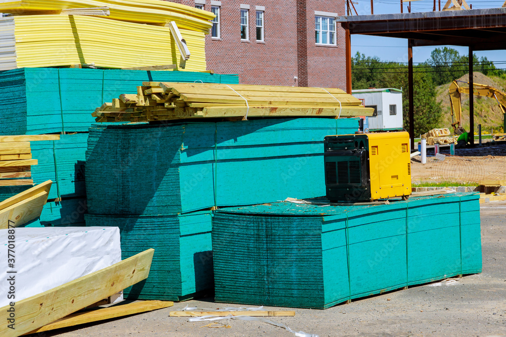 Foto de Stacked wooden building materials a stack of boards wood frame ...