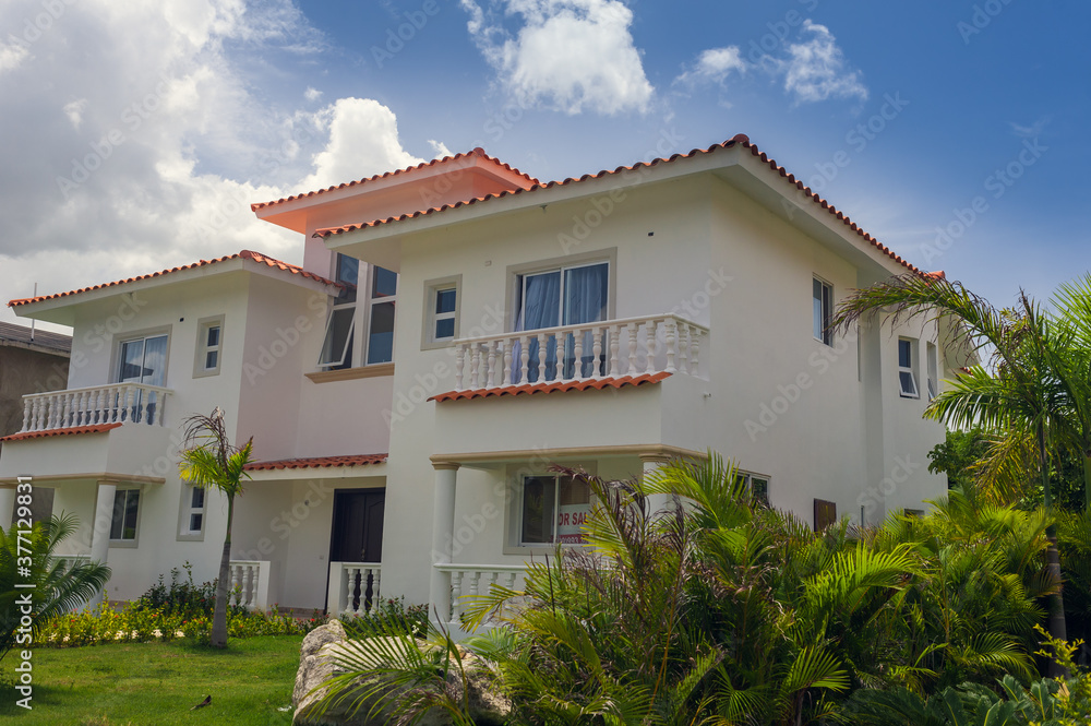 Foto de Beautiful Luxurious villa with an own swimming pool in ...