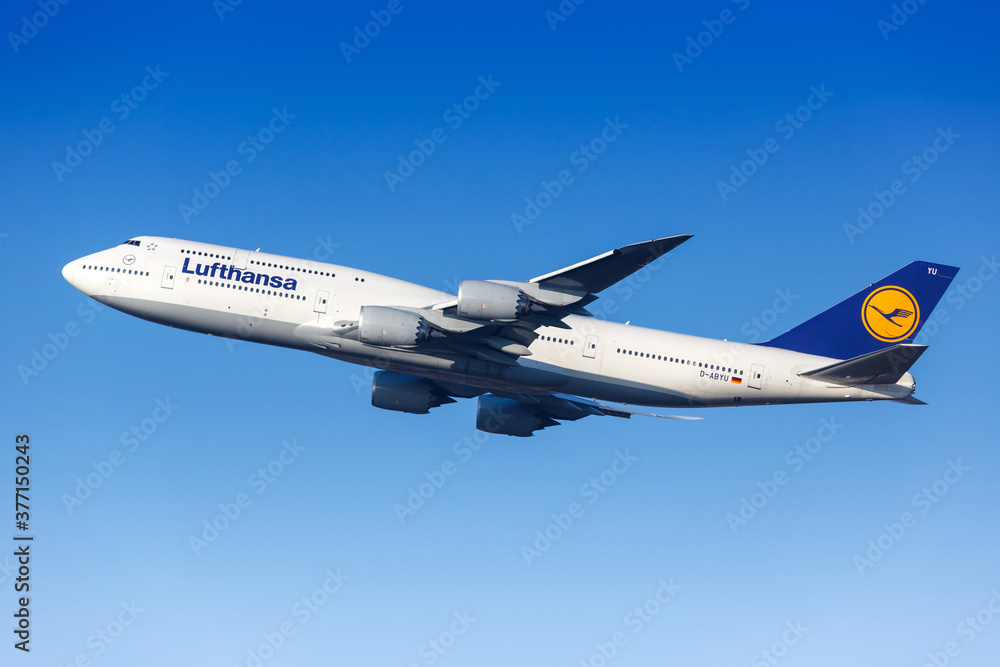 Lufthansa Boeing 747-8 airplane Stock 写真 | Adobe Stock
