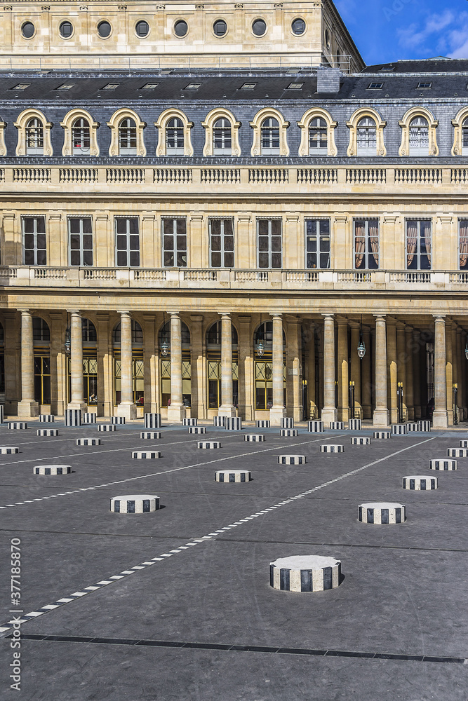 Columns Buren (The Colonnes de Buren, 1985): 260 black and white ...