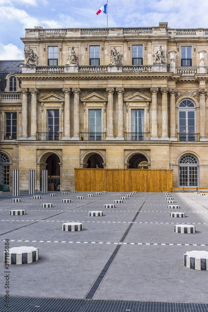 Columns Buren (The Colonnes de Buren, 1985): 260 black and white ...