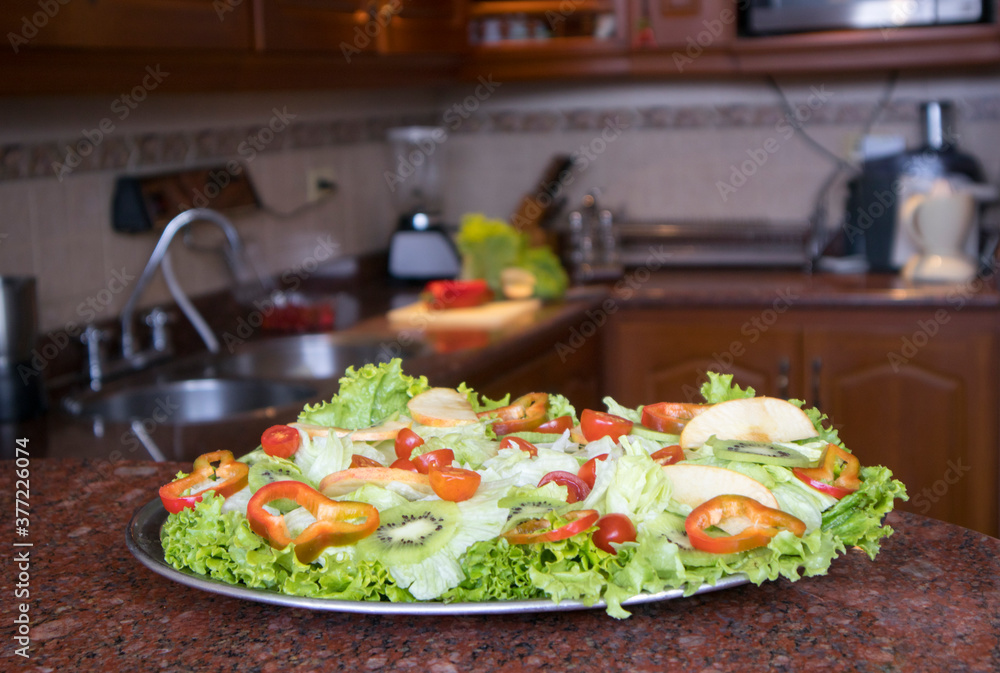 Comida saludable para una excelente calidad de vida, ensalada mixta ...