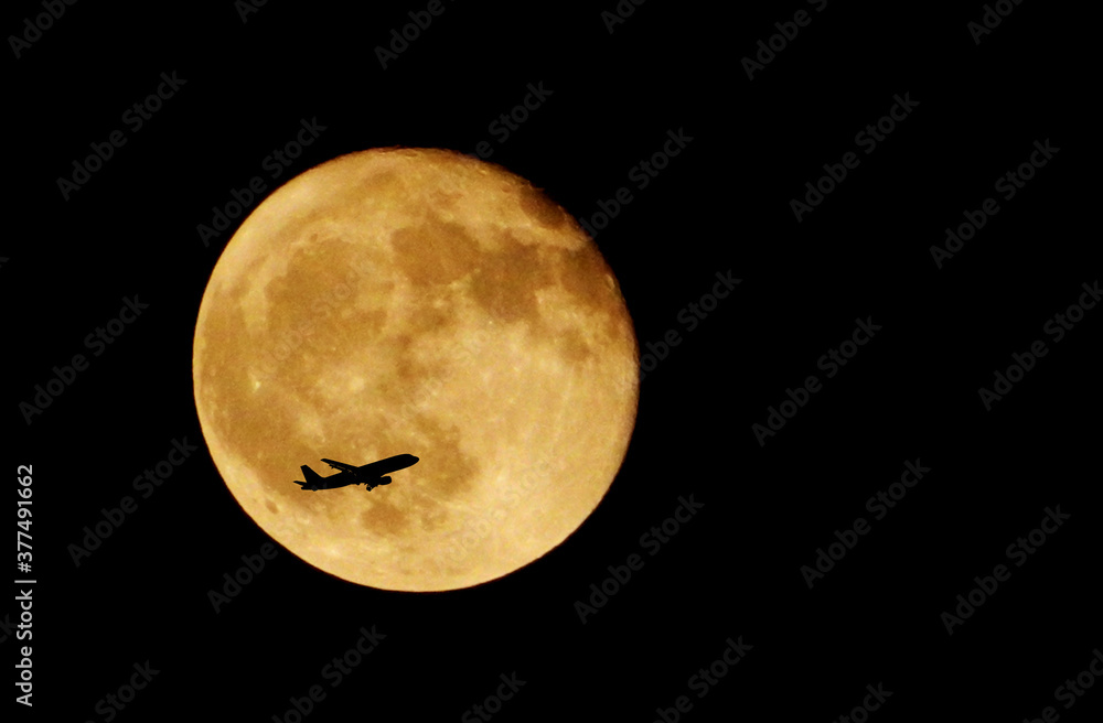 Flight Silhouette over the moon/ Planes flying in front of full moon ...