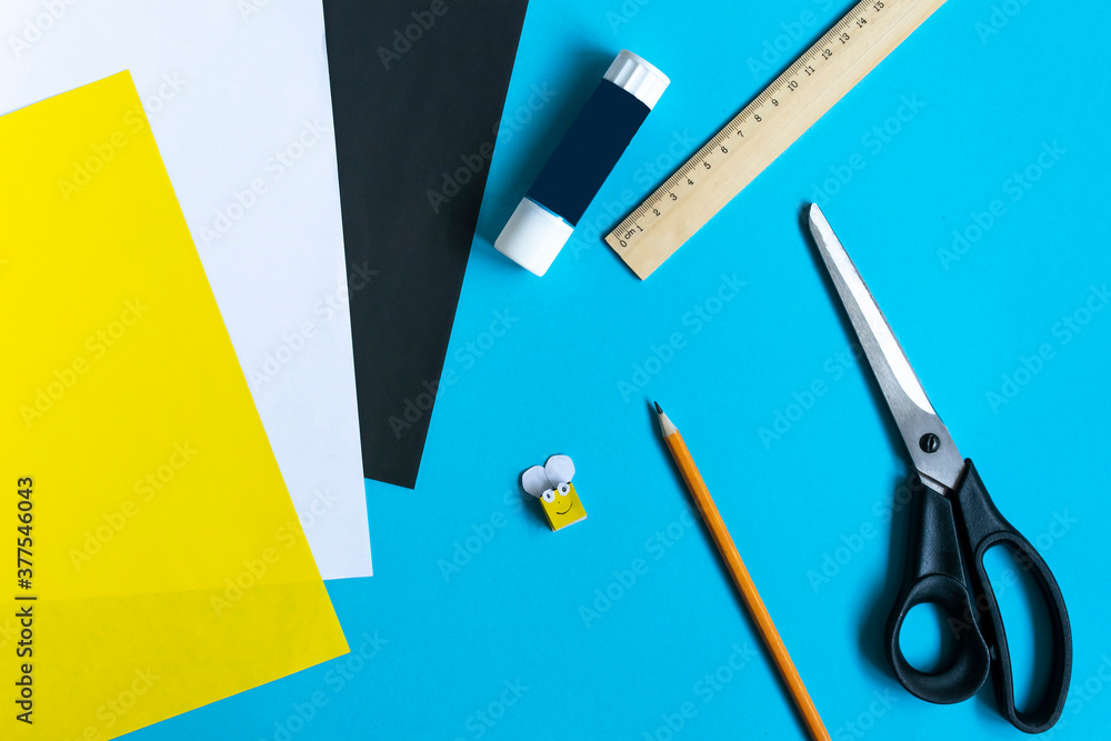 Step by step photo instruction how to make origami paper bee. Simple ...