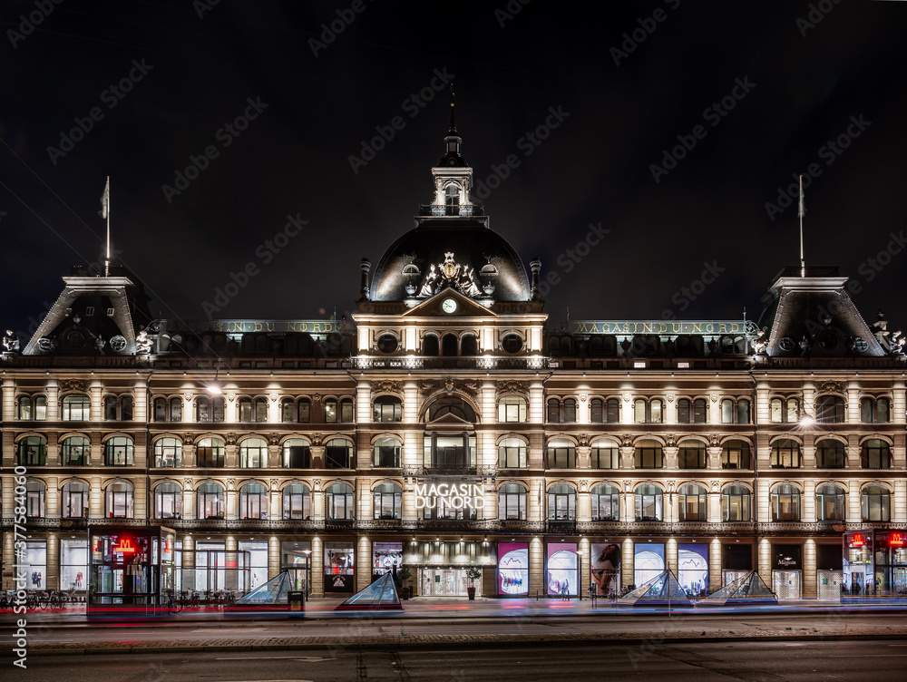 Copenhagen, Denmark: Magasin du Nord vintage facade in the night Stock ...