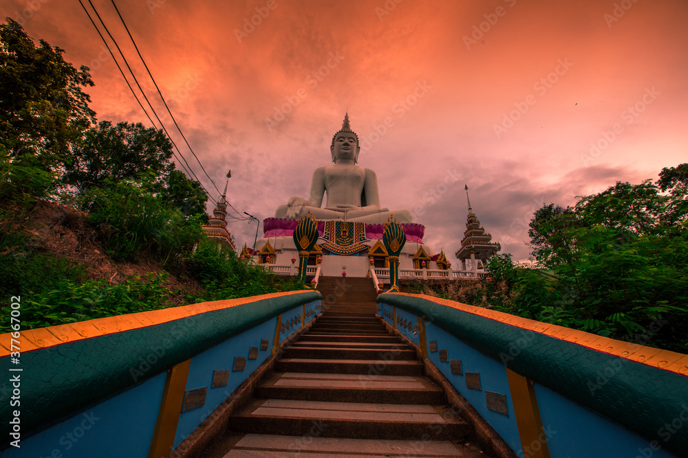 The background of a bridge or a walkway to admire the mountain scenery ...