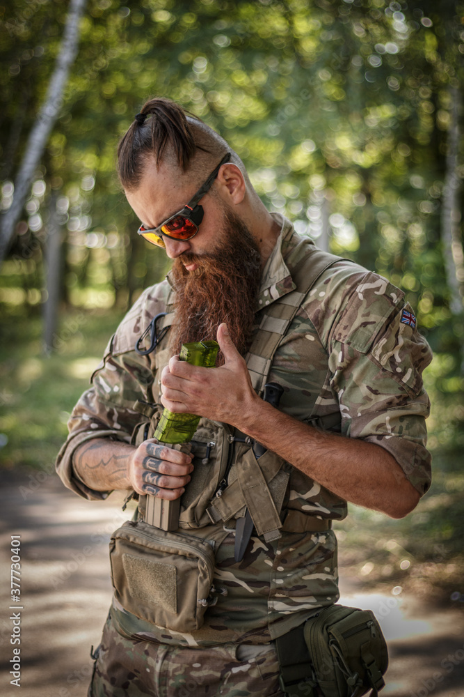 Bearded man with sunglasses in the military desert uniform and body ...