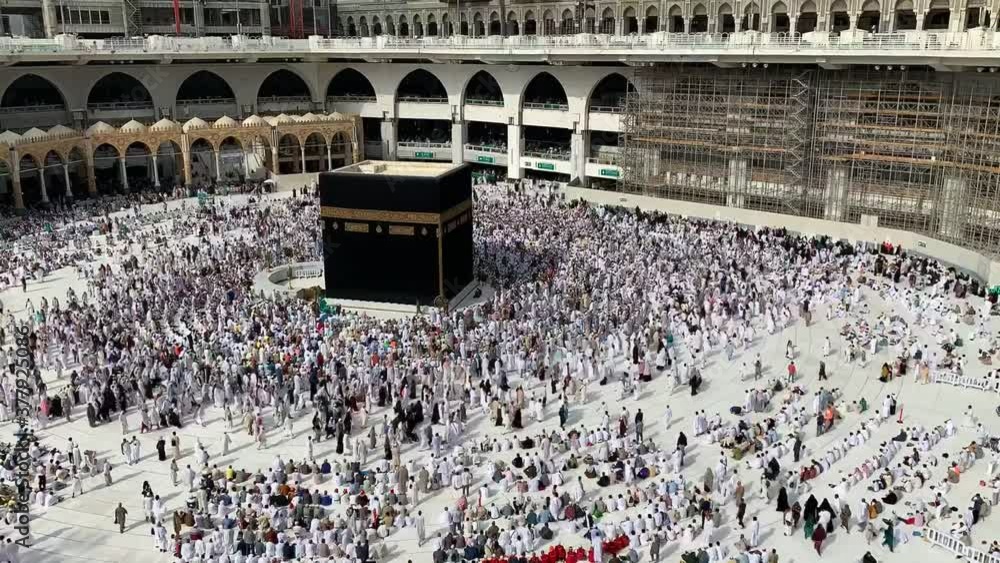 Time lapse of Muslims performing the islamic ritual of Tawaaf at the ...