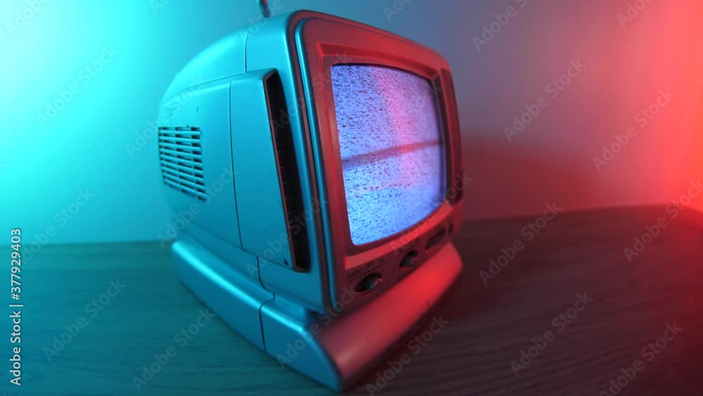 Vidéo Stock Vintage CRT TV screen broken showing static noise. 80s 90s ...
