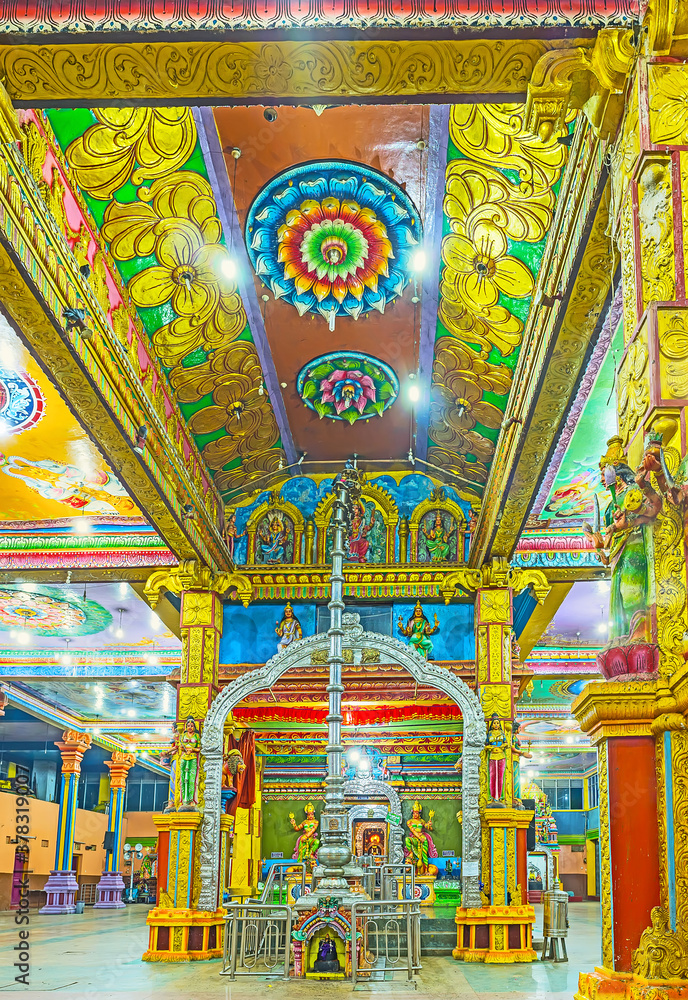 Foto de Tamil Hindu Temple - Muthumariamman Kovil, on Nov 27, 2016 in ...