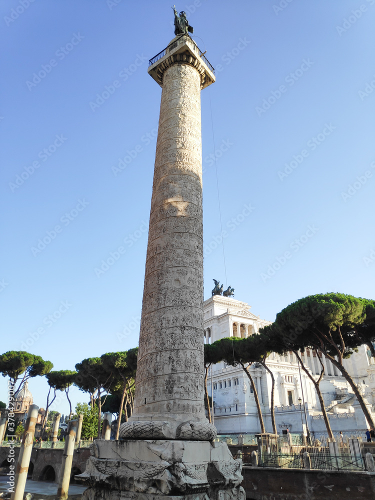 Columna de Trajano, columna triunfal romana ubicada en el Foro de ...