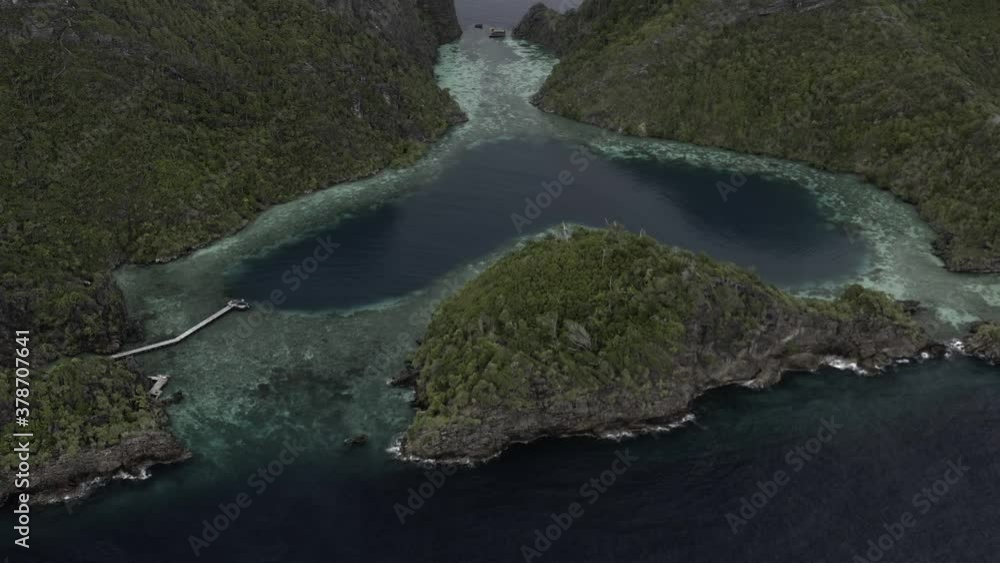 Raja Ampat, Misool, Palau Karawapop, Geosite, Love Lake Misool. Reveal ...
