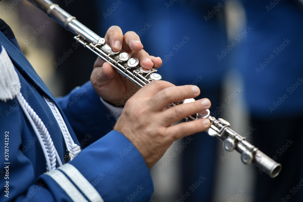 Foto de Military orchestra man performing during ceremony. Detail with ...