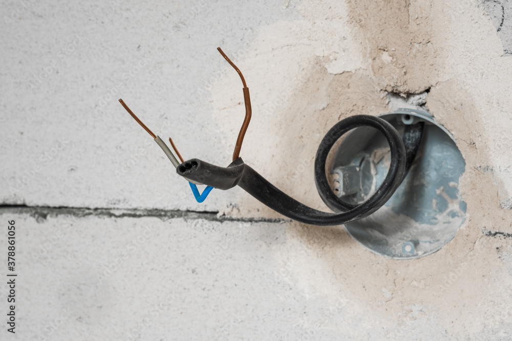 Foto de Preparation for installing an outlet, wires protrude ...
