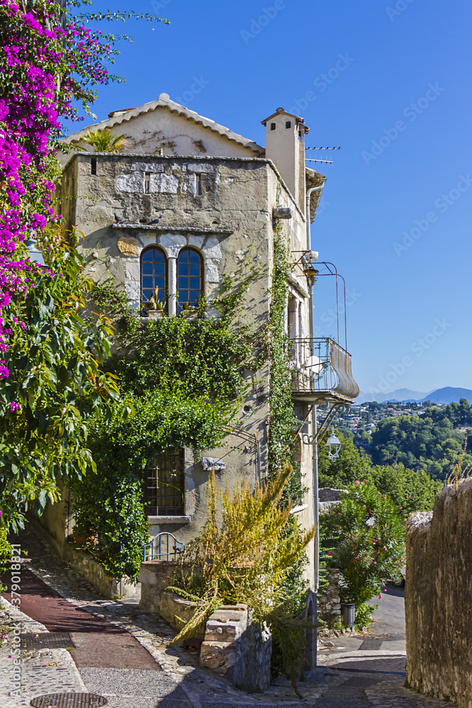 Medieval Stone houses in famous village of Saint-Paul-de-Vence. Saint ...