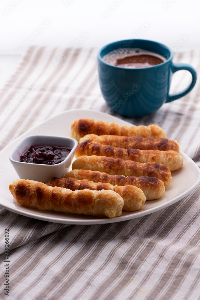 Foto de Merienda colombiana. pasteles horneados rellenos de queso con ...