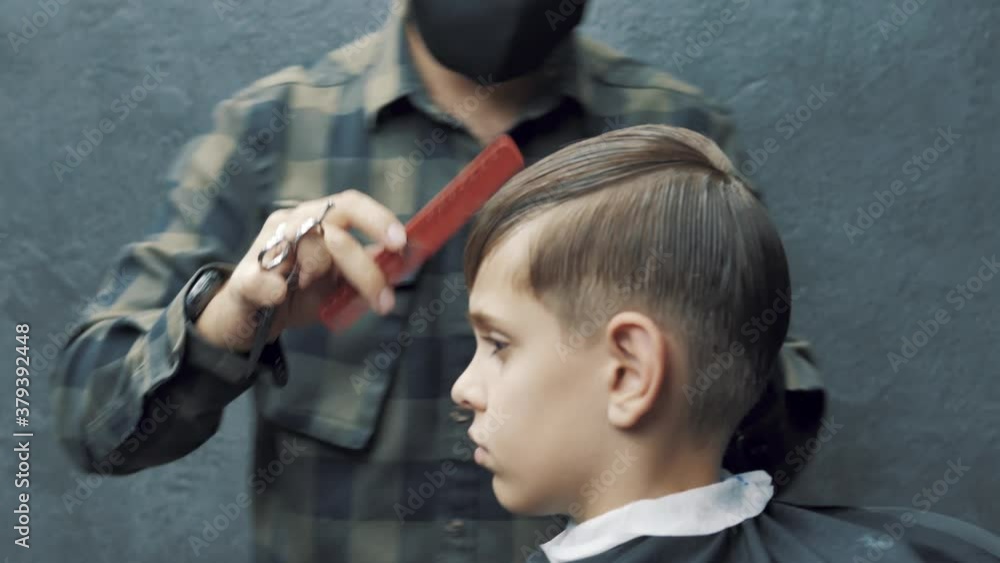 Men's haircut in Barbershop. Close-up of master clipping a man's hair ...