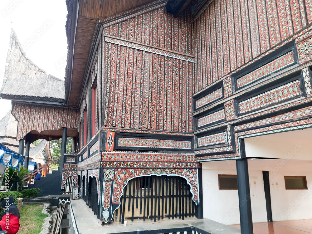 Foto de Traditional house of West Sumatra Padang in Indonesia. Home of ...