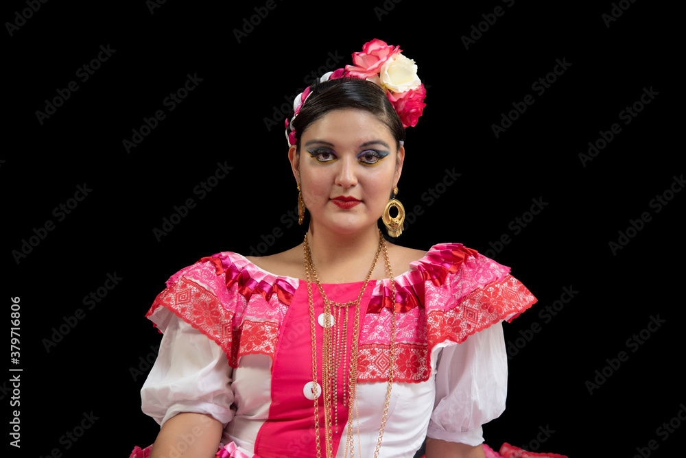 mujer mexicana con traje folklorico tradicional de colima, vestido ...