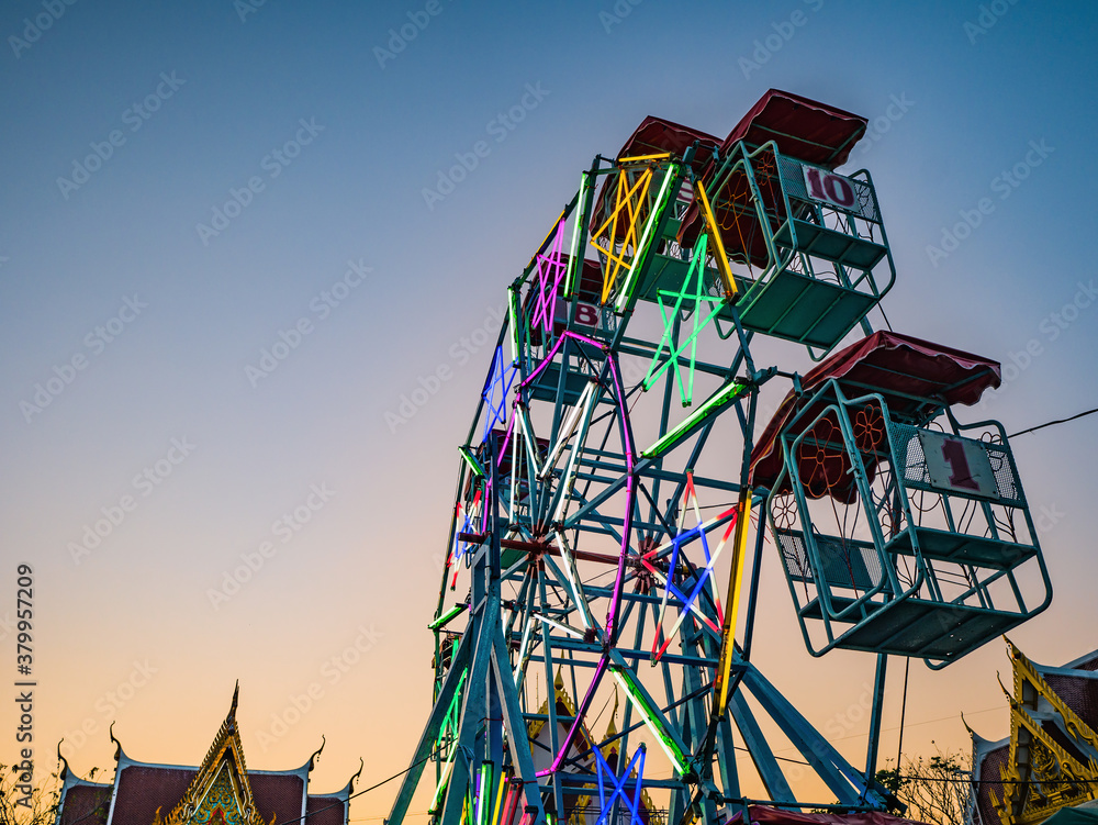 Ferris wheels in Temple fair of Wat intharam at Bangkok city Thialand ...